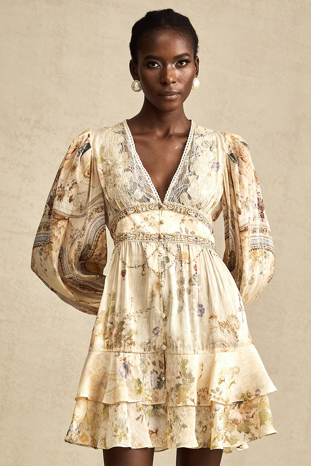 فستان قصير مزين بطبعات الأزهار من Béatrice